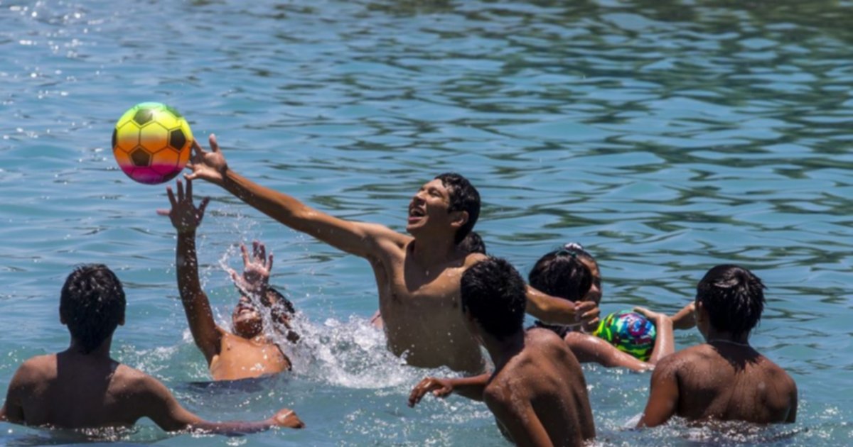 Sol y pileta: los salteños ya disfrutan del Xamena Sol y pileta: los salteños ya disfrutan del Xamena