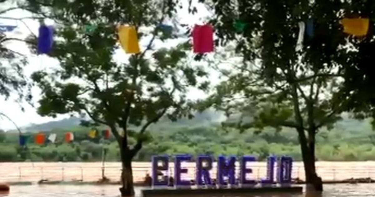 El Bermejo sufre la peor crecida en 24 años: cerraron el puerto Chalanas