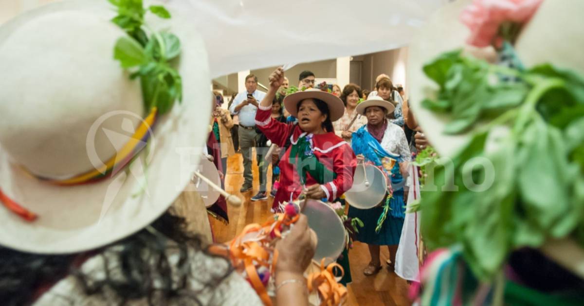 Soltame carnaval!!! Viví el jueves de comadres en el Mercado Artesanal