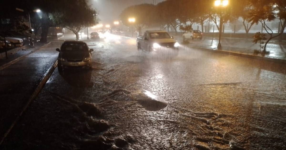 Diluvia en Salta y se esperan fuerte tormentas para la madrugada