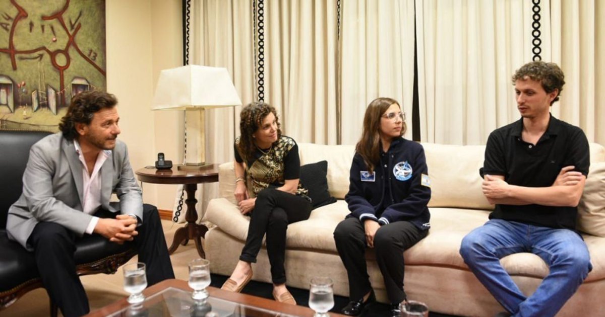 Sáenz recibió a Noel de Castro, la salteña que estudia en la NASA y ...