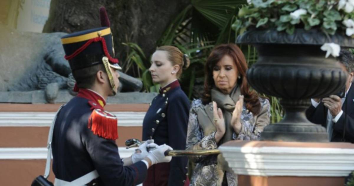 La Presidenta Recibió El Sable Corvo De San Martín Cadena Nacional