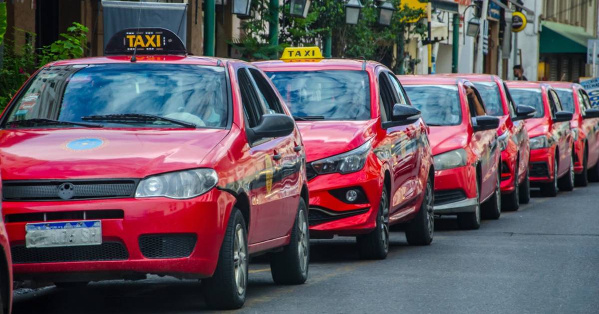 La comuna local retoma el control de los taxis y remises