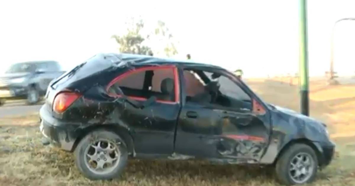 Iba a trabajar, se le trabó la dirección y terminó volcando en la ...