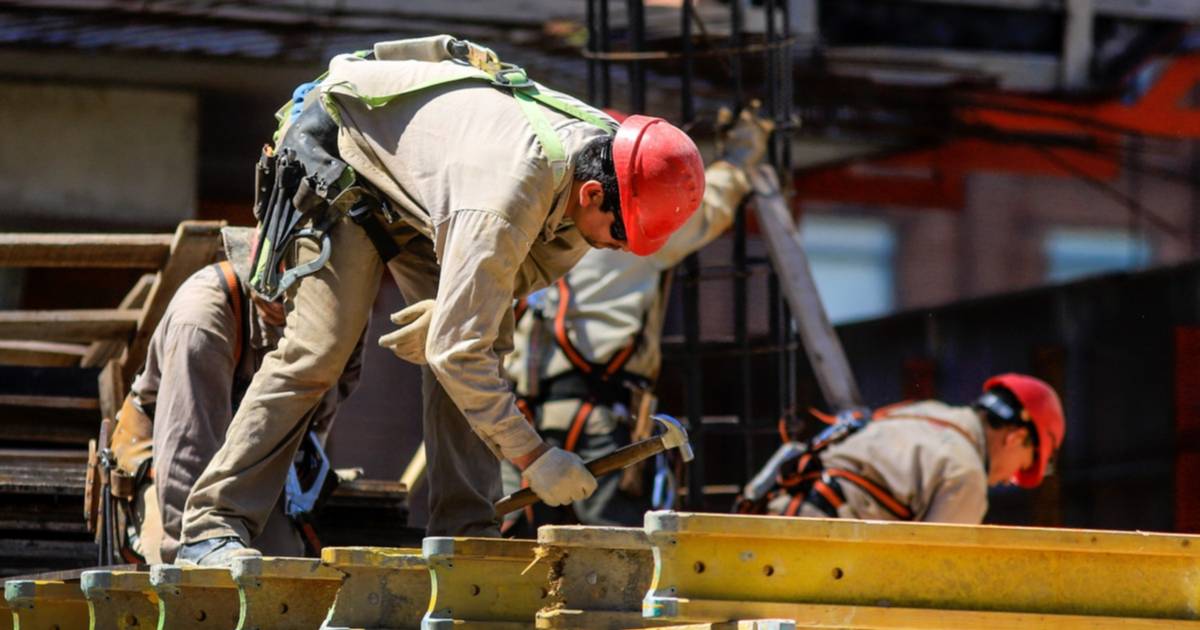 Panorama laboral complejo: Unos 59 mil trabajadores salteños buscan ...